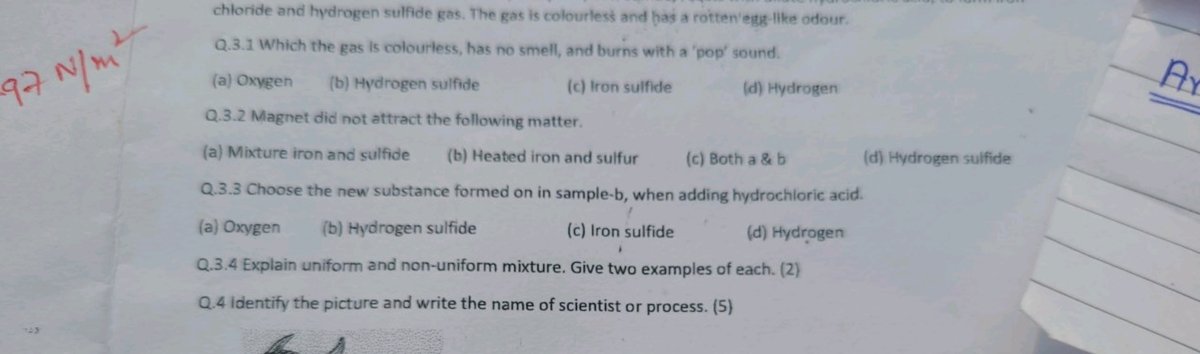 Q.3.1 Which gas is colourless, has no smell, and burns with a 'pop' sound..