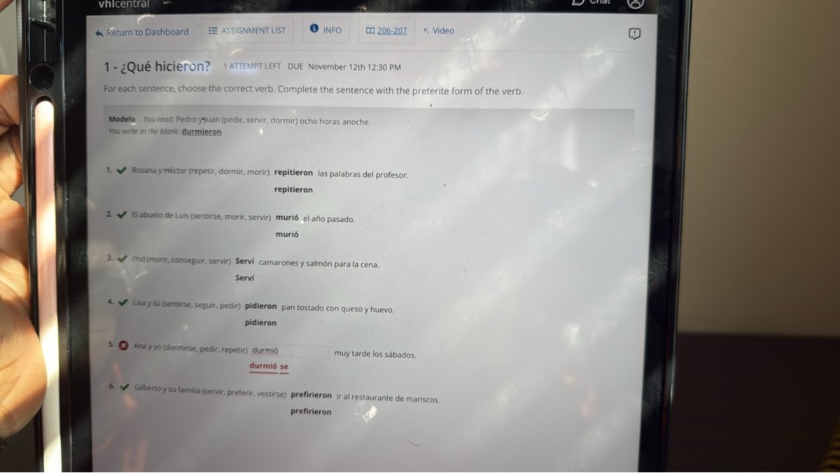 For each sentence, choose the correct verb. Complete the sentence with th..