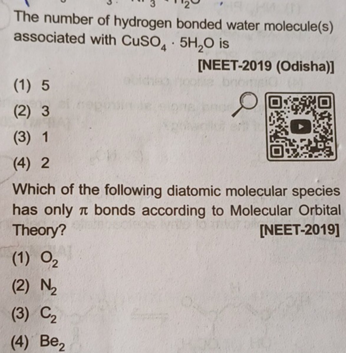 The number of hydrogen bonded water molecule(s) associated with CuSO₄·5H₂..