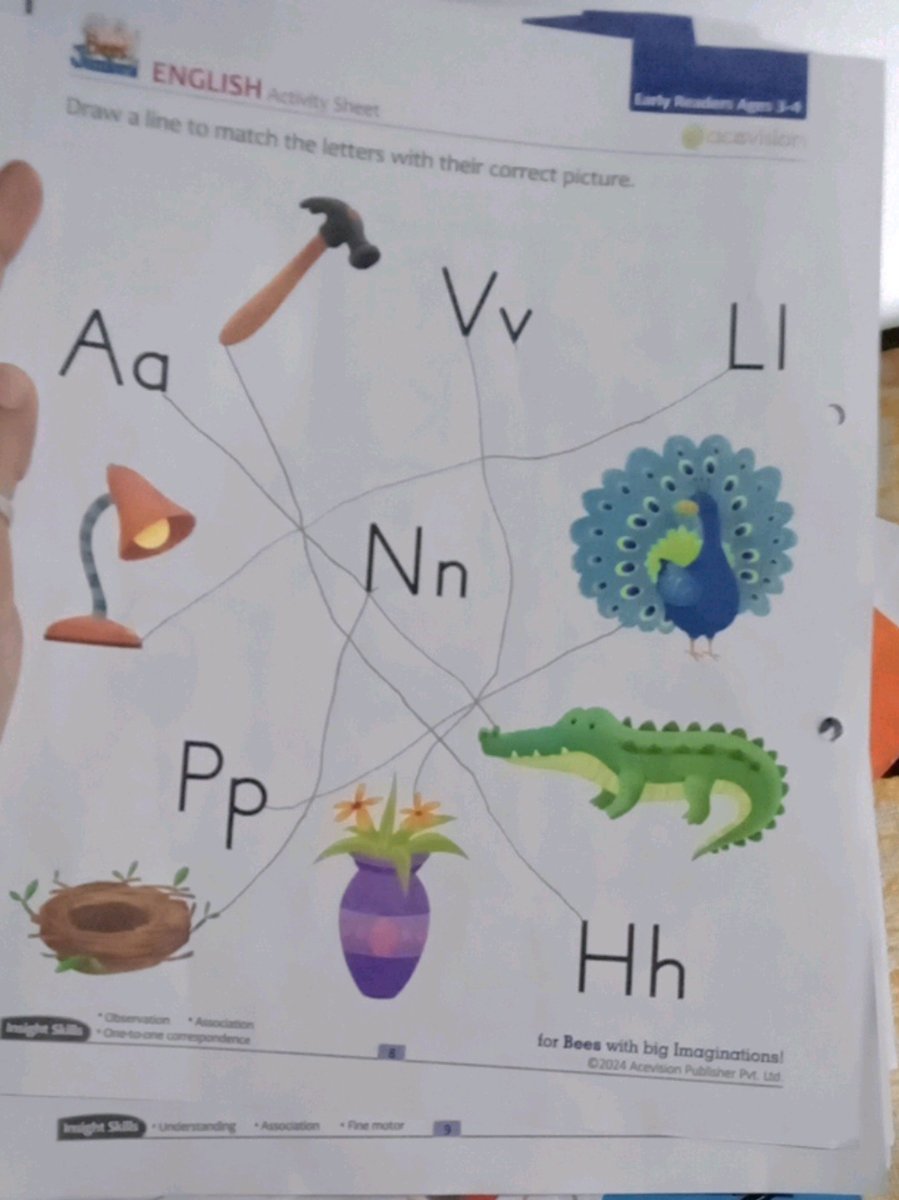 Draw a line to match the letters with their correct picture. | Filo