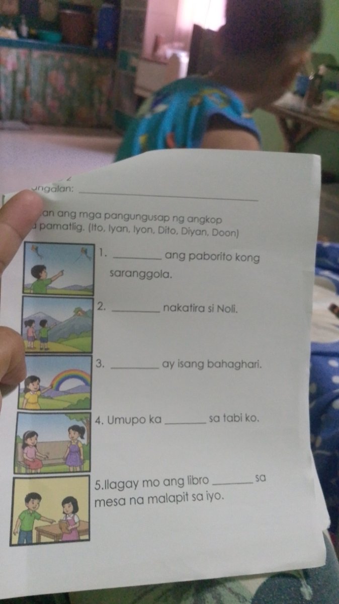 Punan ang mga pangungusap ng angkop na pamatlig. (Ito, Iyan, Iyon, Dito,