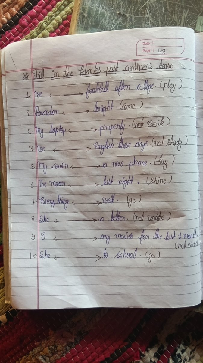 Fill in the blanks using the past continuous tense: Roe __ football ofte..