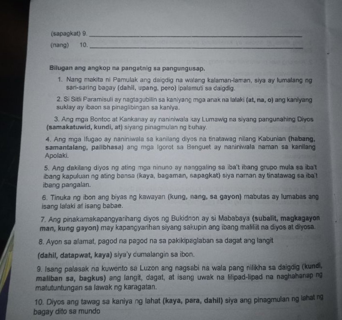 Bilugan ang angkop na pangatnig sa pangungusap. Nang makita ni Pamulak a..