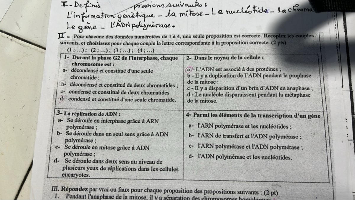 I- Définis les expressions suivantes: L'information génétique - la mitose..